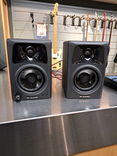 Gear Hunter | M-Audio - AV32